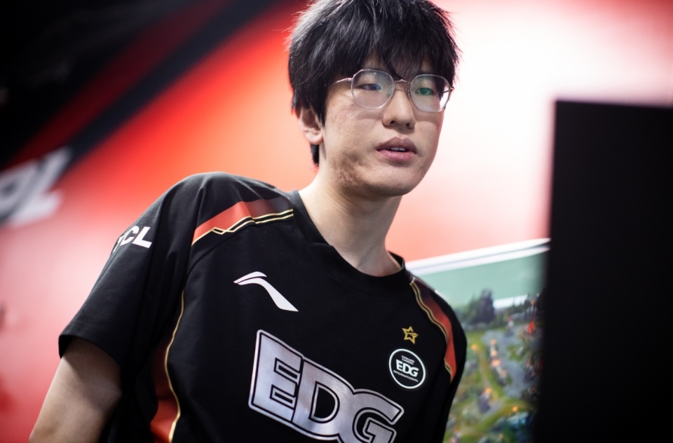 EDG官宣打野Jiejie离队！S11冠军五人组全员离队！_腾讯新闻