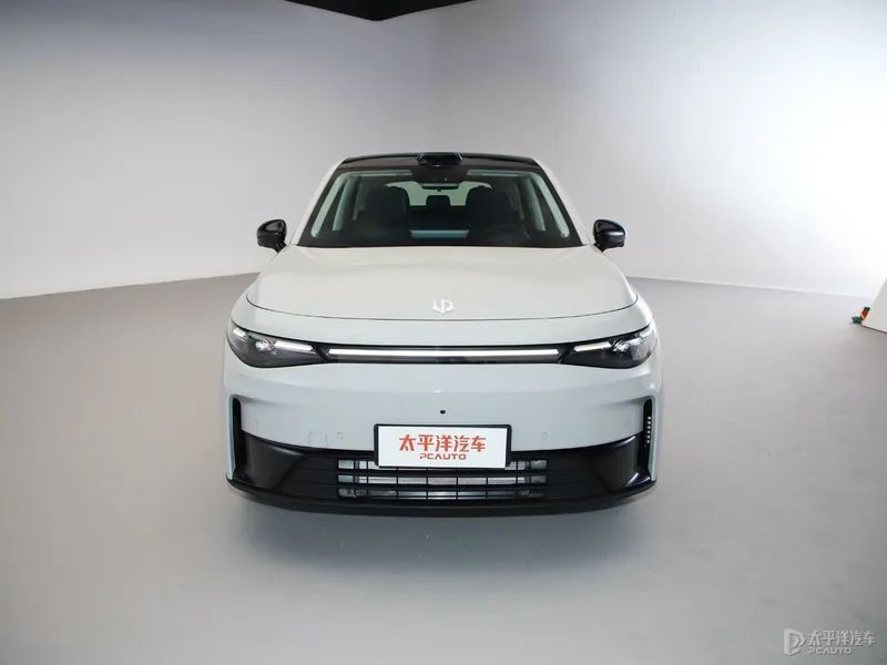 12.88万起！零跑C10上市！搭8295芯片，成全球化车型…出场就爆？_腾讯新闻