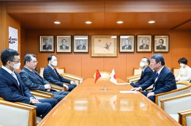 中日战机对峙后，辽宁舰沿琉球北上，澳大利亚称将与日本“协力行动”_腾讯新闻