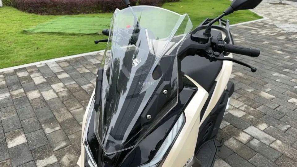 新车解读丨赛科龙RT150“焕芯”上市，售价12588元，到底改了哪里_腾讯新闻