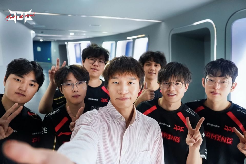 败者直接回家！JDG vs WBG上演资格赛最残酷对决，争夺S15门票最后希望！ _腾讯新闻