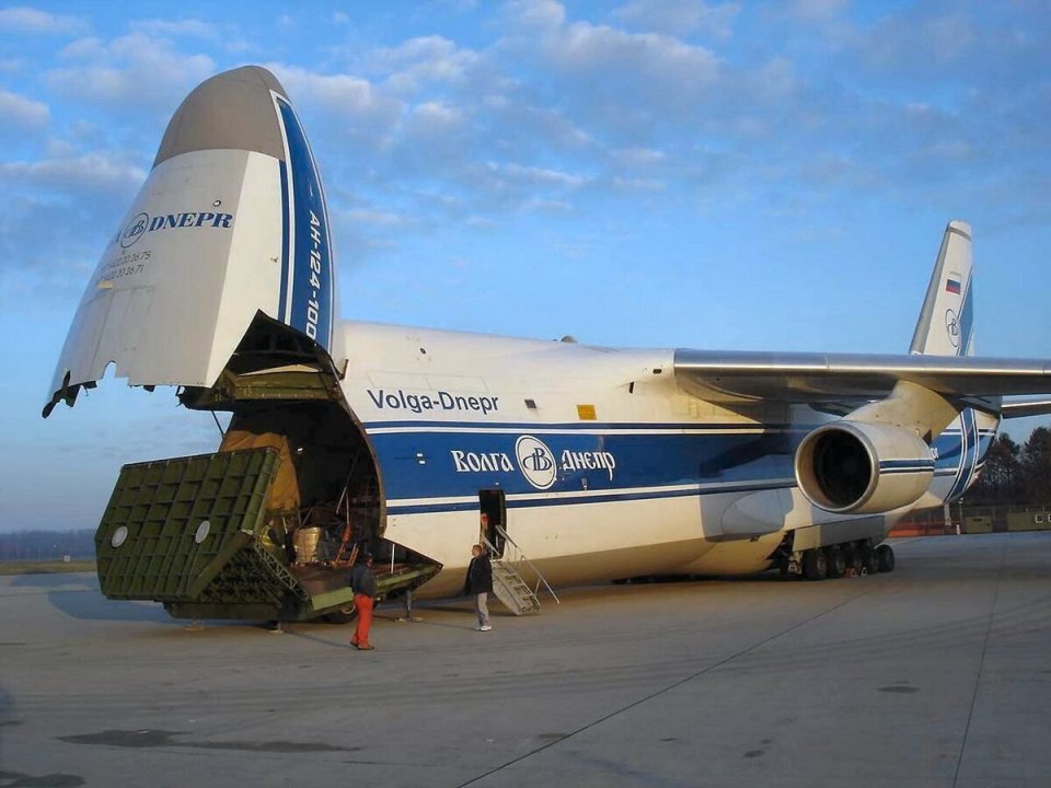 为什么苏联巨型安-124改变了全球航空市场，但始终没有成为客机？_腾讯新闻