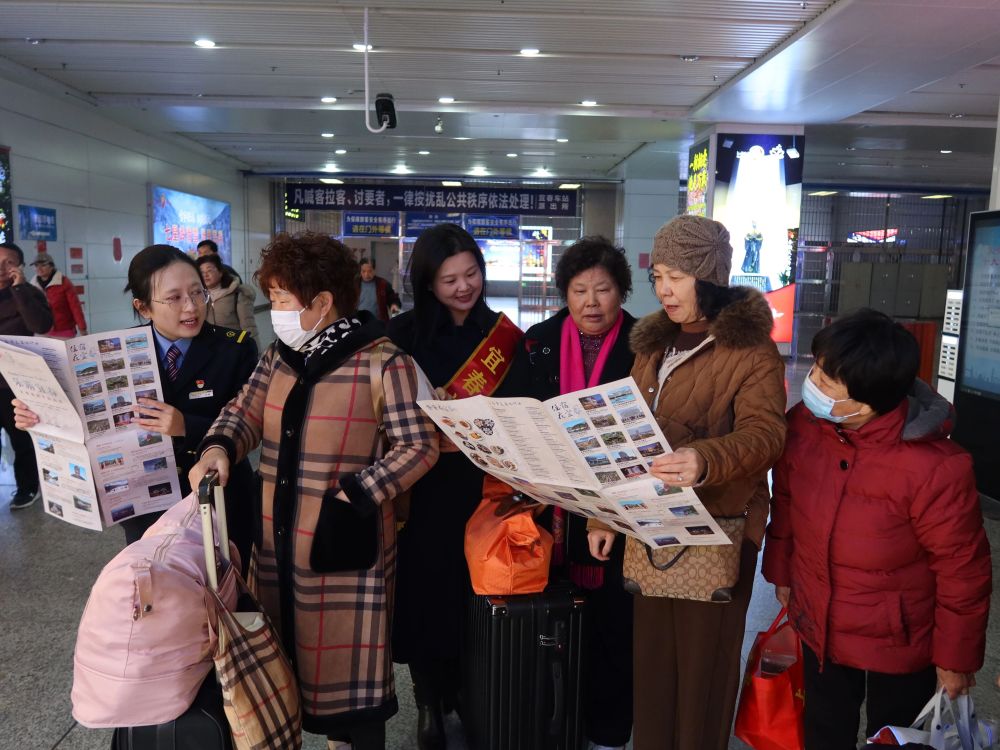 铁路出手了！元旦假期增开825列……_腾讯新闻