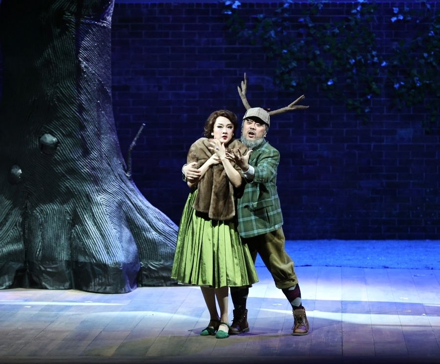 一秒穿越至温莎小镇，上海歌剧院《法尔斯塔夫》揭幕上海大剧院新演季_腾讯新闻