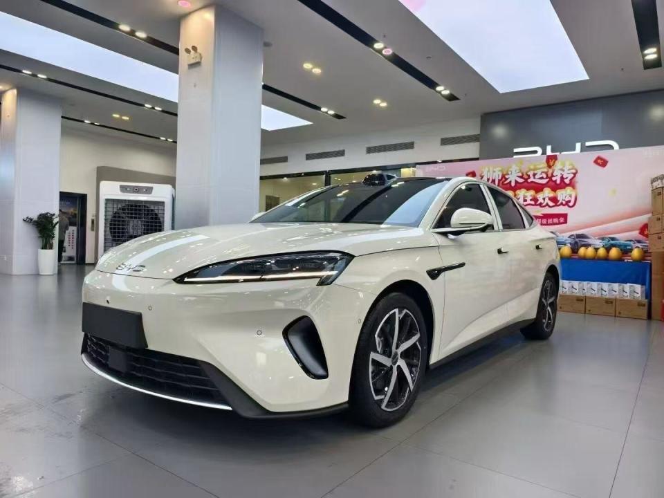 26款海豹07DM-i实车到店，配怀挡+冰箱，续航230km+云辇C_腾讯新闻