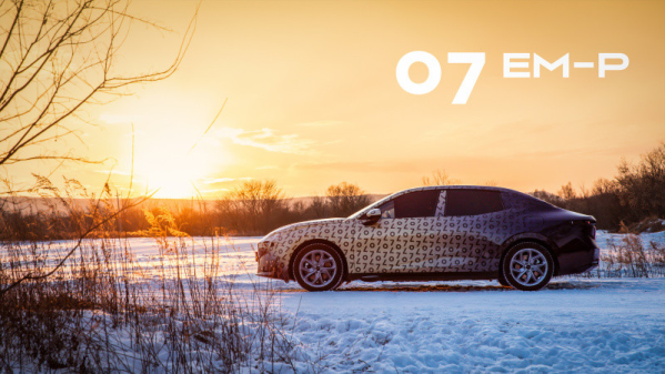 领克首款纯电车型E371谍照曝光 “实车很大 姿态不错”_腾讯新闻