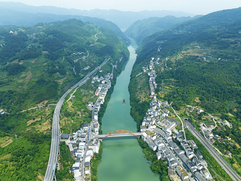 2025影像盘点 | 脚步与光影——摄影师 赵勇_腾讯新闻