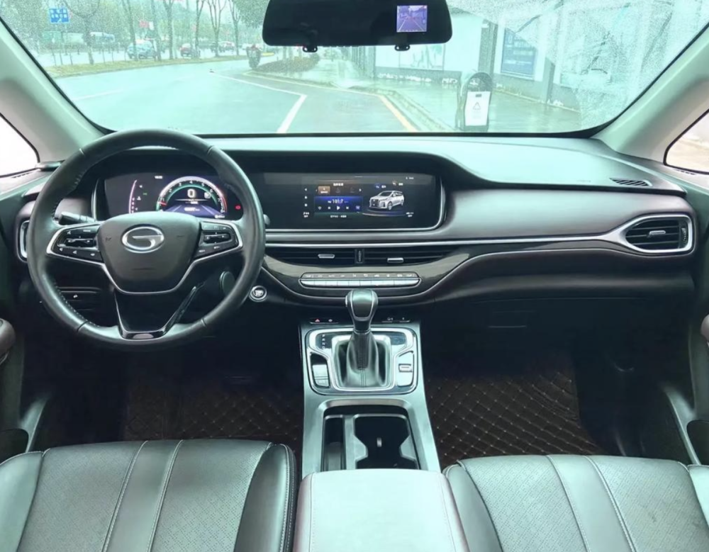 10-15万级家用MPV之争：G50混动弯道超车，传祺M6霸主地位告急？_腾讯新闻