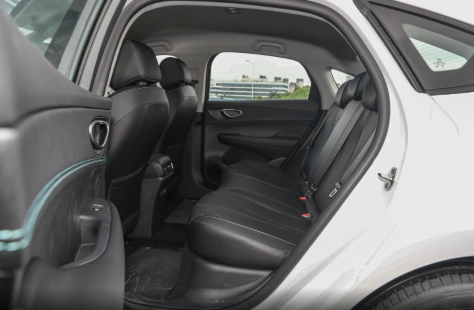 指导价7.98万，26款比亚迪海豹05DM，怎么样？_腾讯新闻