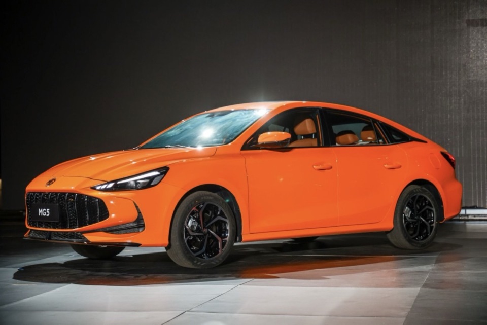 MG Holiday夏季新车发布会：新能源战略升级与多款车型重磅亮相_腾讯新闻