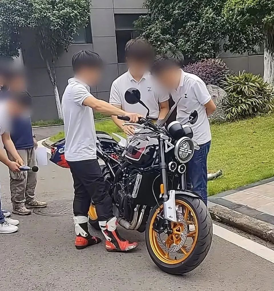 无限接近CB400，张雪机车 500F持续进化_腾讯新闻