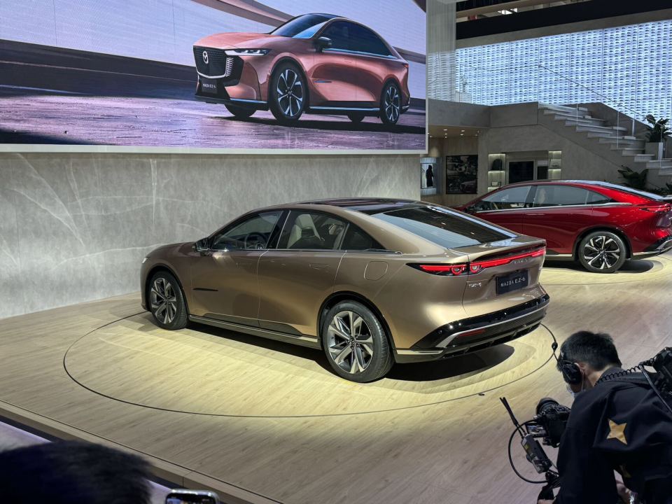 SL03地位飙升，长安马自达EZ-6北京车展首发_腾讯新闻