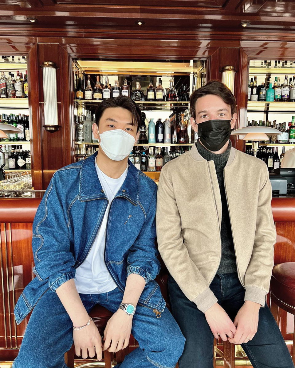 “专拍最贵百达翡丽”，34岁的Zach Lu是谁?_腾讯新闻