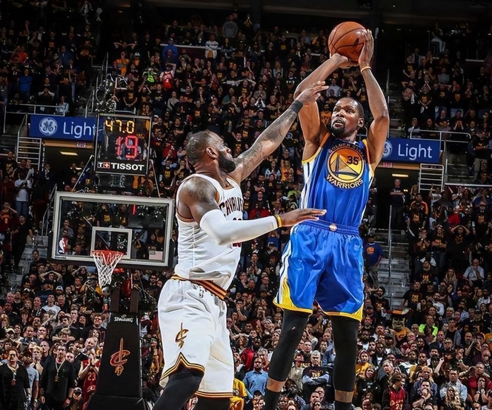 巅峰詹姆斯能否打爆杜兰特，对比44次交手记录，才发现他被高估了_腾讯新闻