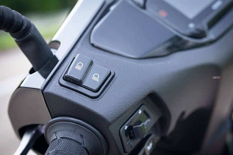 凭什么是传奇？9980元的铃木UY125，全面评测！_腾讯新闻