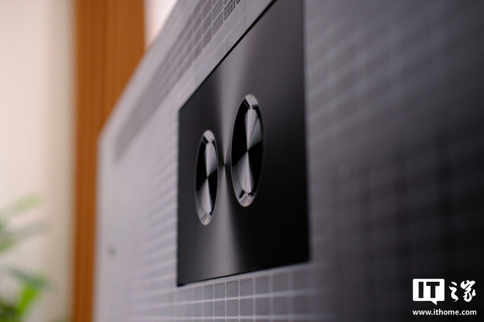 海信电视E8Q Pro开箱：全球首颗信芯AI画质芯片H7、黑曜屏Ultra_腾讯新闻