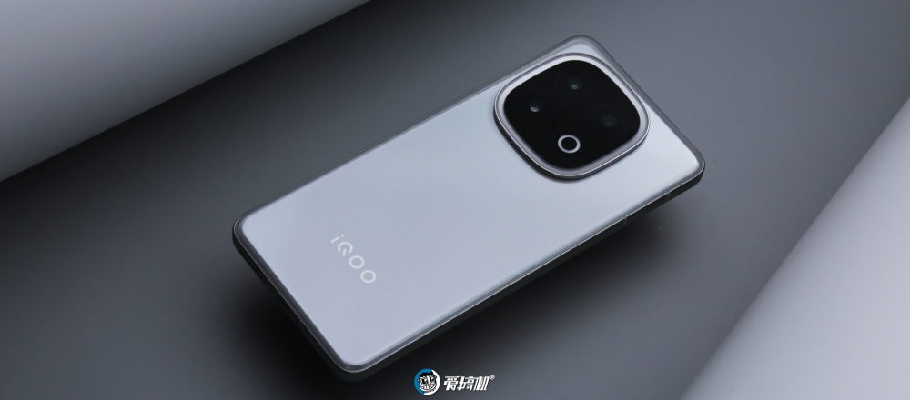 电竞味回来了，iQOO 13评测：3999起的骁龙8至尊版+2K屏+对称双扬_腾讯新闻