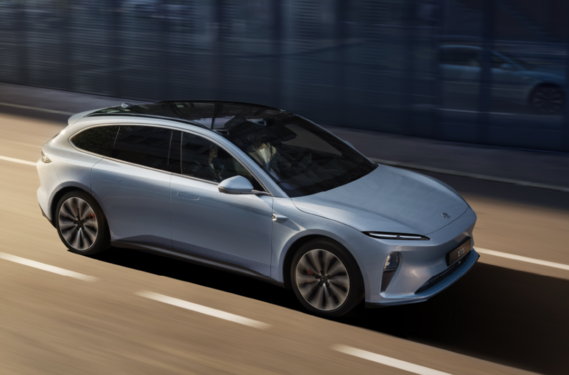 哪吒汽车CEO夸赞蔚来ET5旅行版和小鹏G6 曾暗讽理想_腾讯新闻