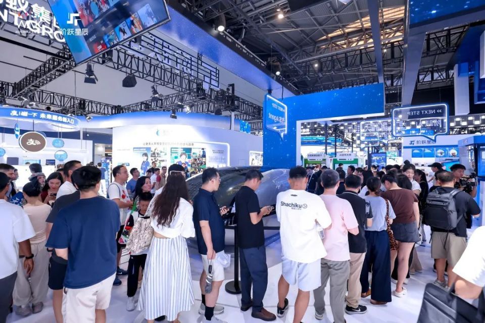 阶跃Step 3炸场WAIC！最强多模态推理开源，推理效率提升300%_腾讯新闻