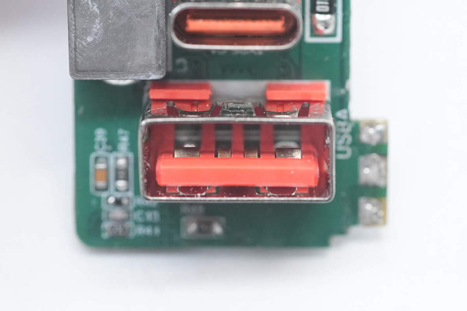 内置英集芯IP2726协议芯片，众森泰65W氮化镓充电器拆解_腾讯新闻