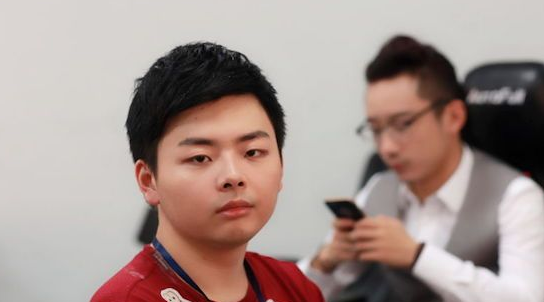 西卡荣登微博LPL十大选手榜一！力压大满贯Mieko和老将Uzi