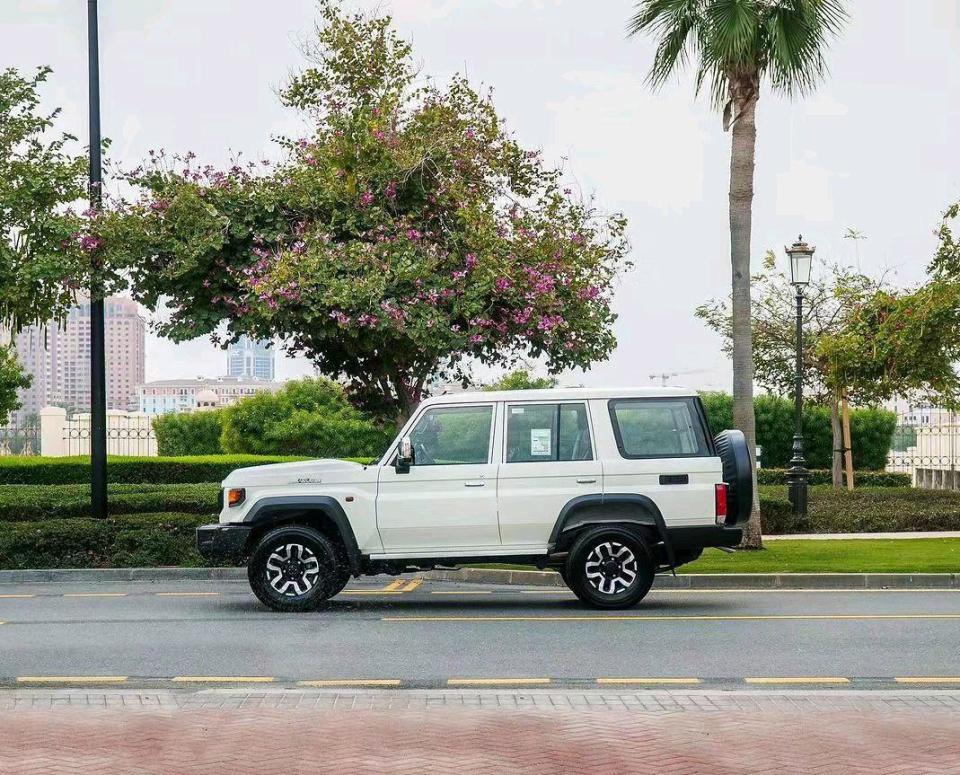 指导价69万起，2024款“丰田陆巡LC76”现身，性能不输大G_腾讯新闻