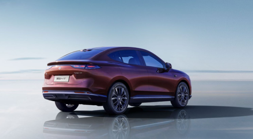 鸥翼门+800V 5C超充，昊铂HT 22万就能“起飞”？_腾讯新闻