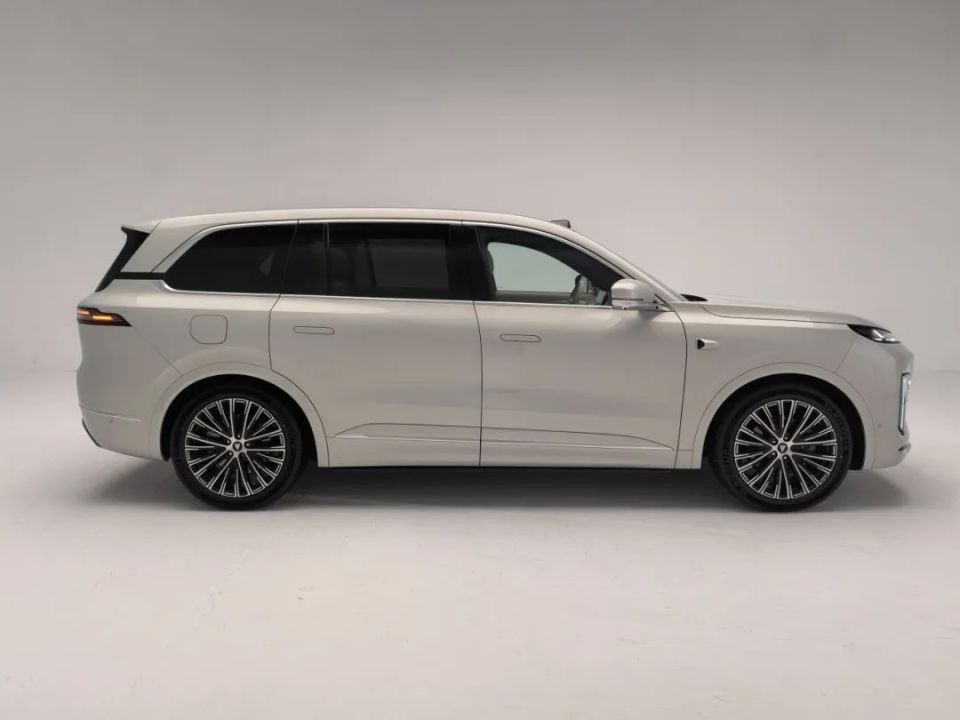 这款9系旗舰SUV或能闷声发大财？静态体验深蓝S09_腾讯新闻