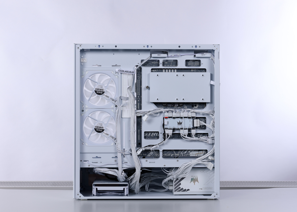 高颜值白色圣诞主机！9700X+5070Ti星曜+联力隐流2代360水冷装机_腾讯新闻