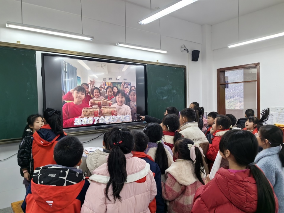 合肥一小学语文课让书信“飞”起来，开启皖渝学童“纸上对话”_腾讯新闻