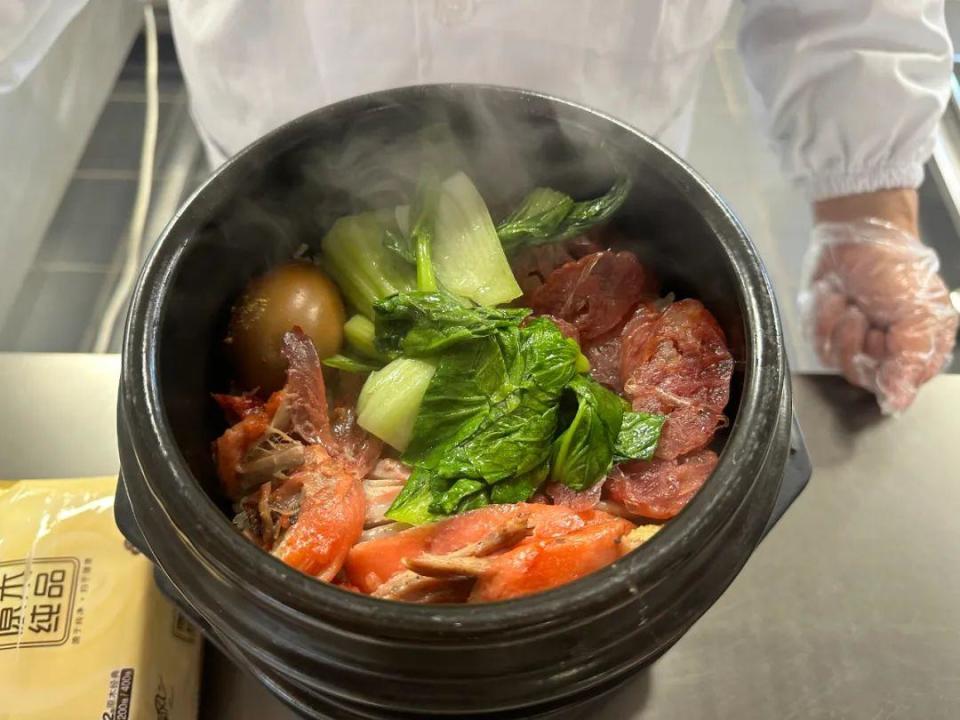 探秘9所沪上名校食堂，自种蔬菜、自助取餐、多国美食…慕了！_腾讯新闻