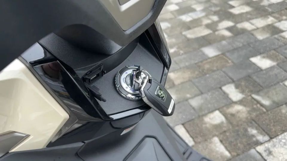 新车解读丨赛科龙RT150“焕芯”上市，售价12588元，到底改了哪里_腾讯新闻