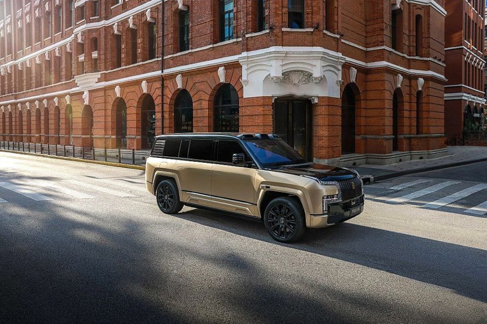 比亚迪三电对决军工品质 仰望U8L鼎世版与猛士917谁更强？_腾讯新闻