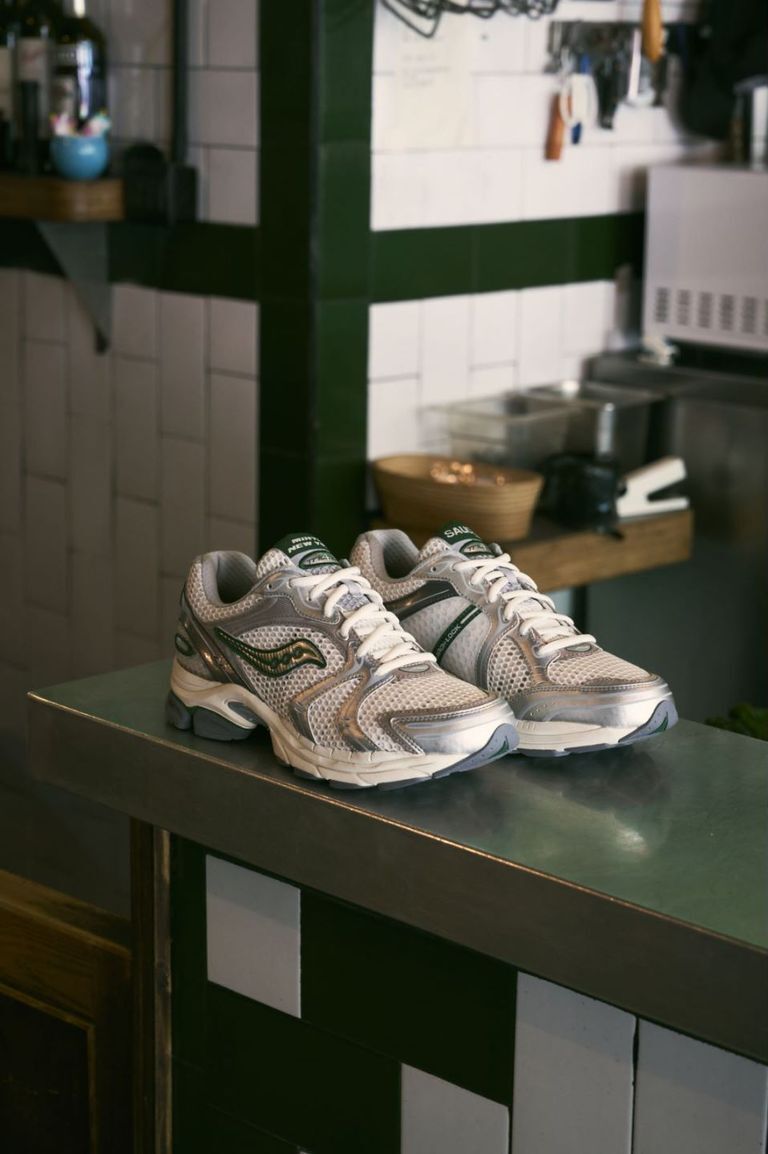 Saucony索康尼携手Minted NY 发布全新Progrid Triumph 4联名鞋款_腾讯新闻