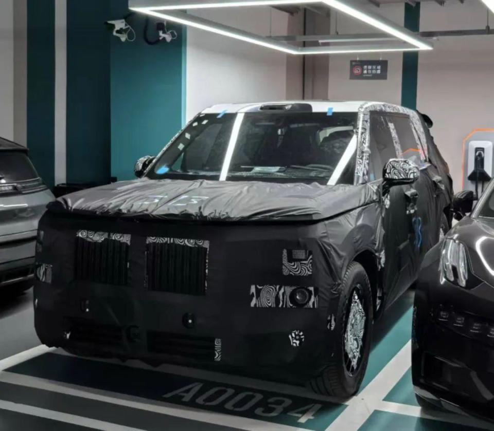 杭州“库里南”真的来了！极氪大型旗舰SUV EX1E谍照曝光，配天地门_腾讯新闻