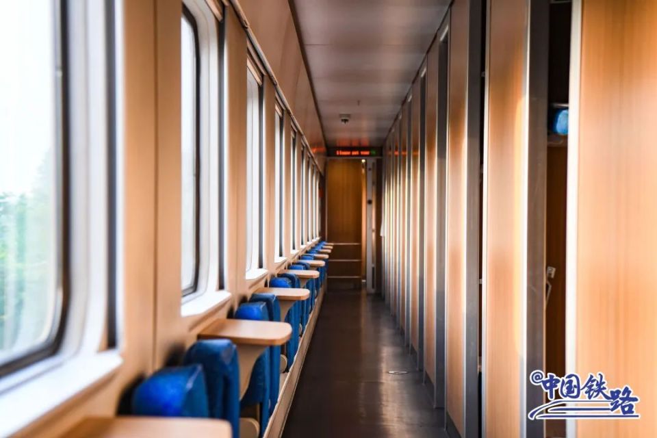 夜间运行的复兴号动卧，有什么不一样？_腾讯新闻