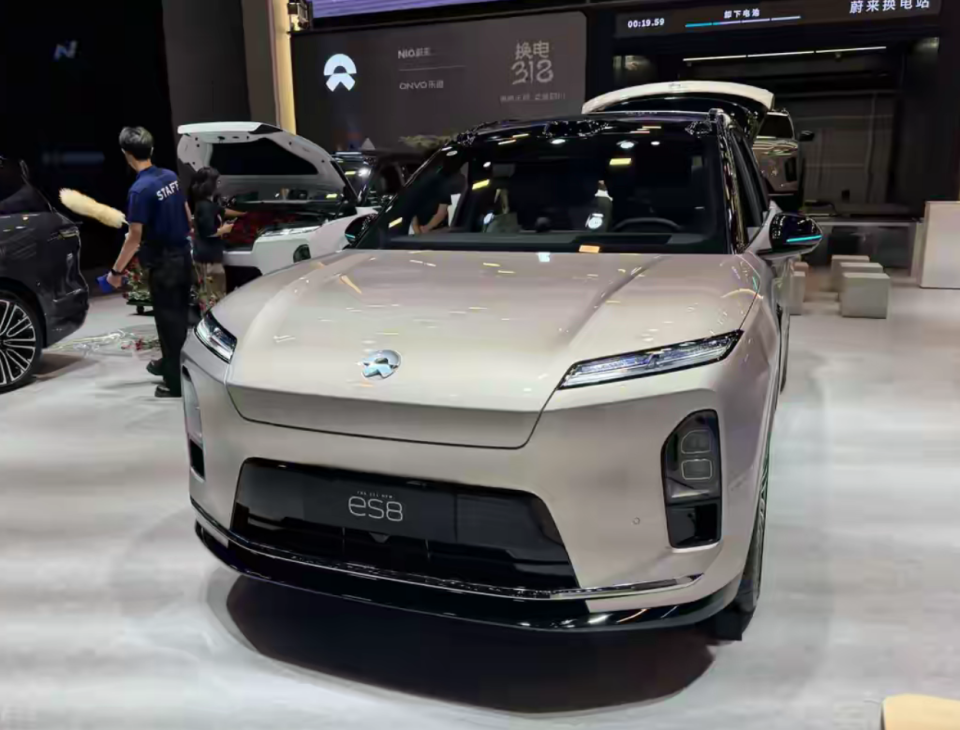 全新ES8全网首撞？蔚来马麟回应了，并提醒大家注意交通安全_腾讯新闻