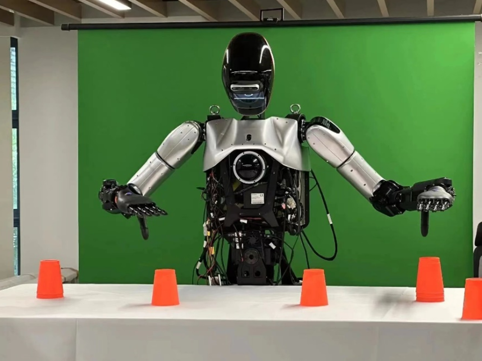 开源！国内首款全尺寸通用人形机器人公版机“青龙”正式发布！_腾讯新闻