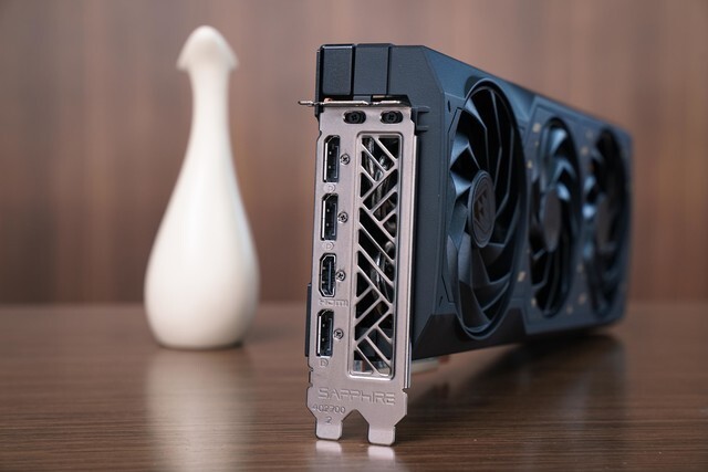 蓝宝石RX 6750 GRE黑钻显卡评测 2400元的2K游戏卡_腾讯新闻