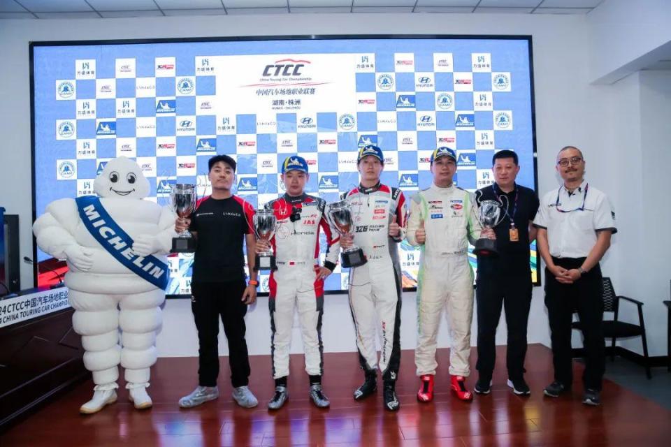 燃情2024赛季！星火Spark Racing车队CTCC赛场再掀速度风暴_腾讯新闻