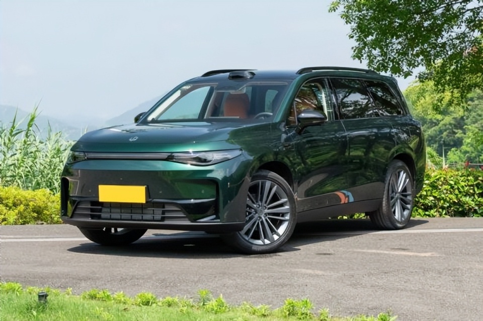 1月中大型SUV销量榜！智界R7第三，理想L7第五，问界M7惊险夺冠_腾讯新闻