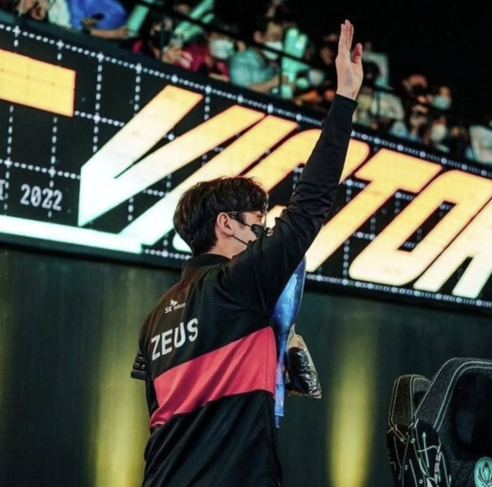 JKL谈退役：24岁该歇了！像Faker这种28岁还能C的有几个？S14决赛全球观众峰值5000万！IG梦幻阵容成真？_腾讯新闻