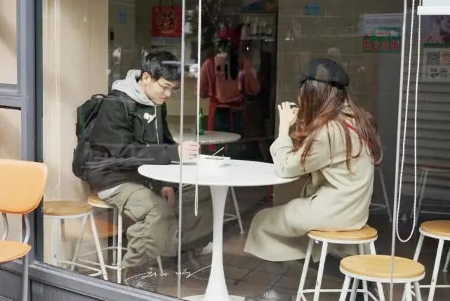 实拍厦门最好吃的“土笋冻”，外地游客却不忍直视：这真的能吃？_腾讯新闻