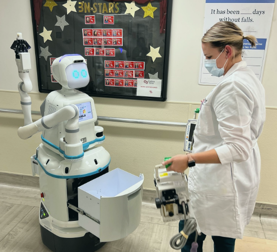 在老人社区、疗养院的人形机器人：照料护理、社交及陪伴|CyberDaily_腾讯新闻