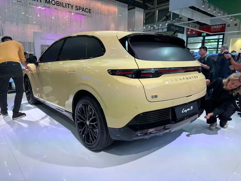 2025慕尼黑车展新车汇总：零跑Lafa5/新世代BMW iX3领衔_腾讯新闻