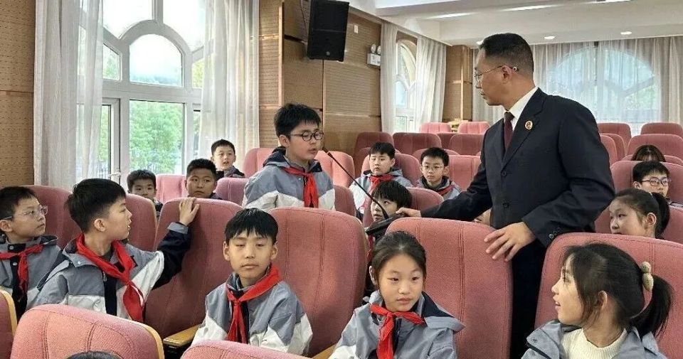 一位法治副校长的四载感悟_腾讯新闻