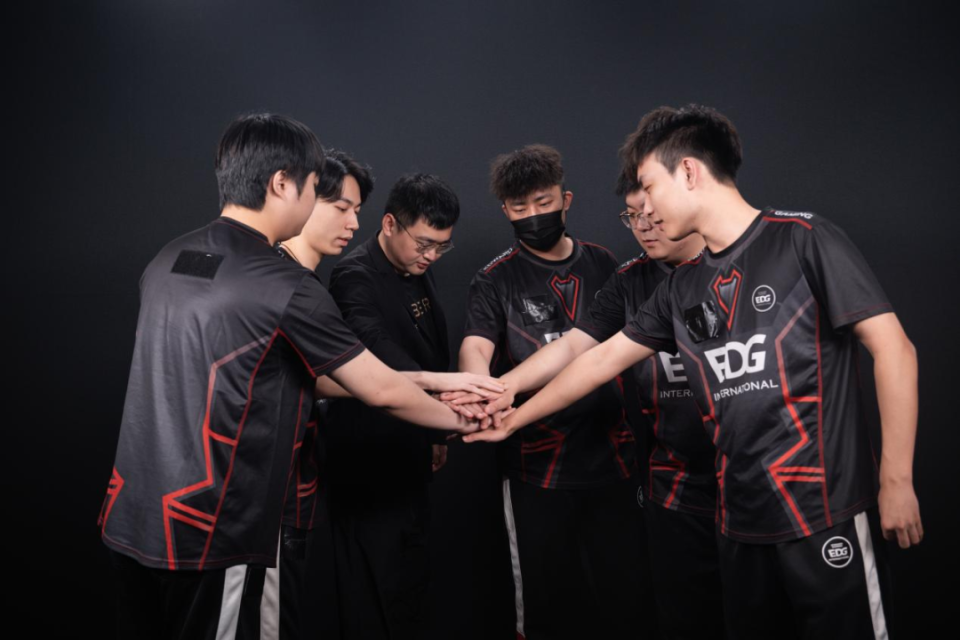 EP.快手获得CFPL S24常规赛冠军，新人选手撑起半边天 | 穿越火线赛事_腾讯新闻