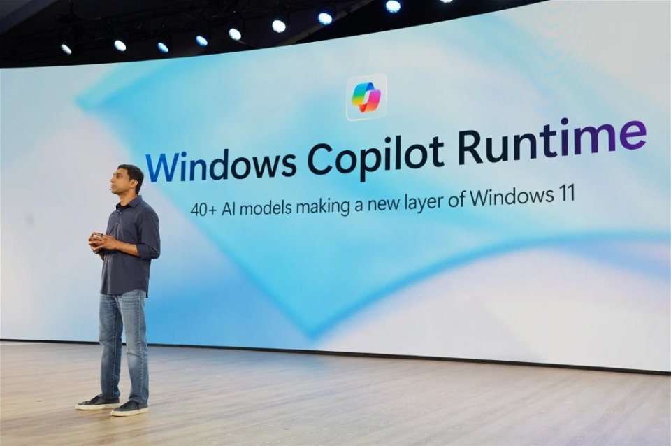 微软AI PC全面“亮剑”！Copilot全面融入Windows 11，GPT 4o“很快”加持_腾讯新闻