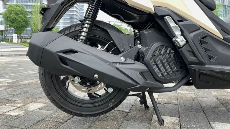 新车解读丨赛科龙RT150“焕芯”上市，售价12588元，到底改了哪里_腾讯新闻