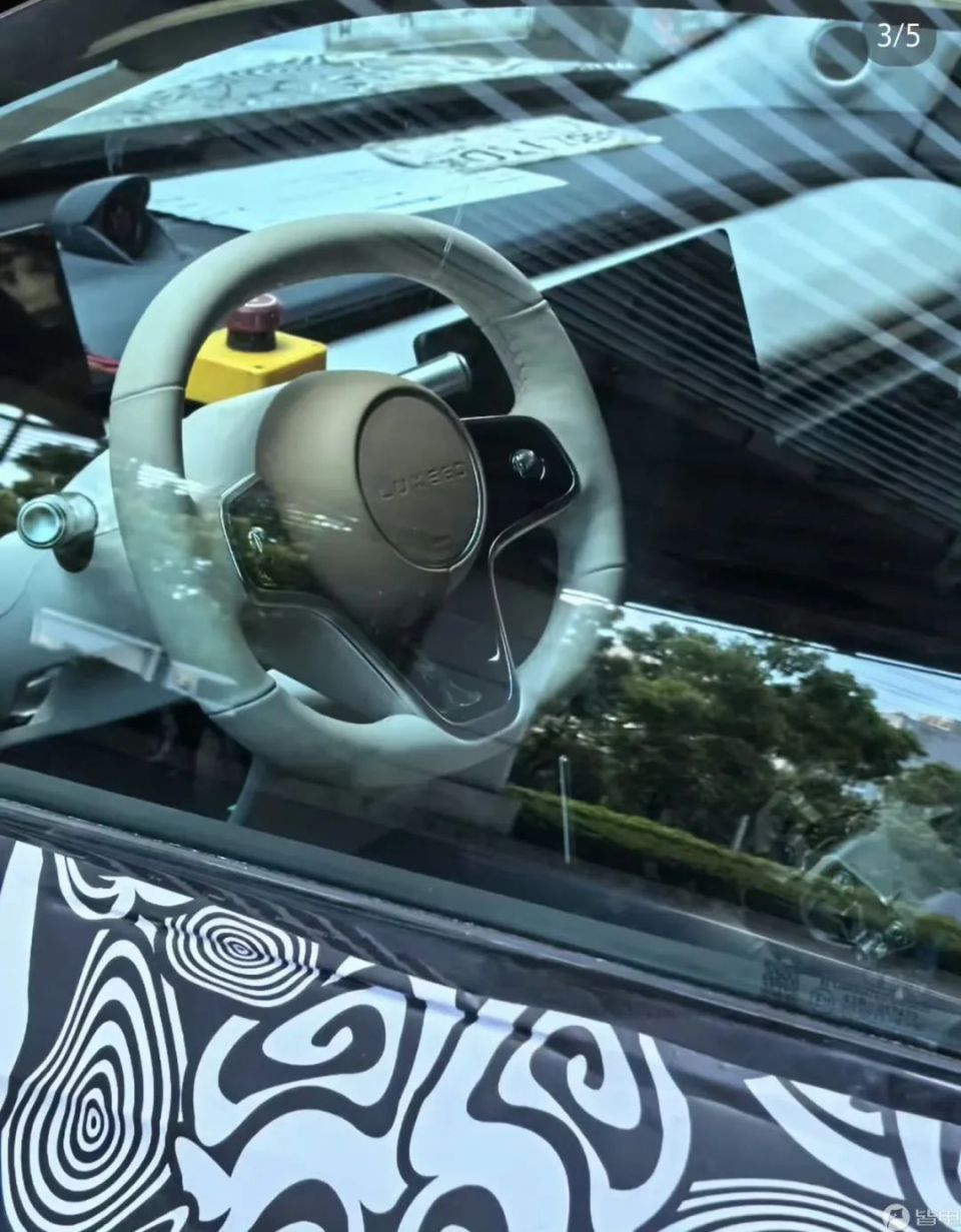 智界全新大型SUV谍照曝光，或将命名为智界R9_腾讯新闻